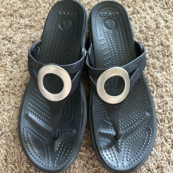 CROCS | Shoes | Crocs Silver Ring Black Wedges High Heels Sandals ...